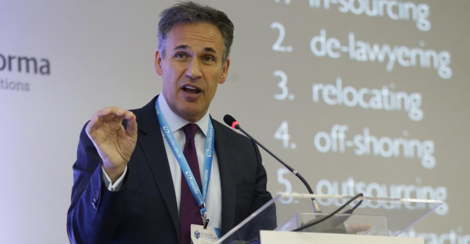 Richard Susskind fala sobre o futuro do mercado jurídico - Fenalaw